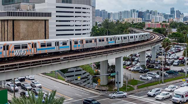 Miami Metrorail - Lines, schedule and prices